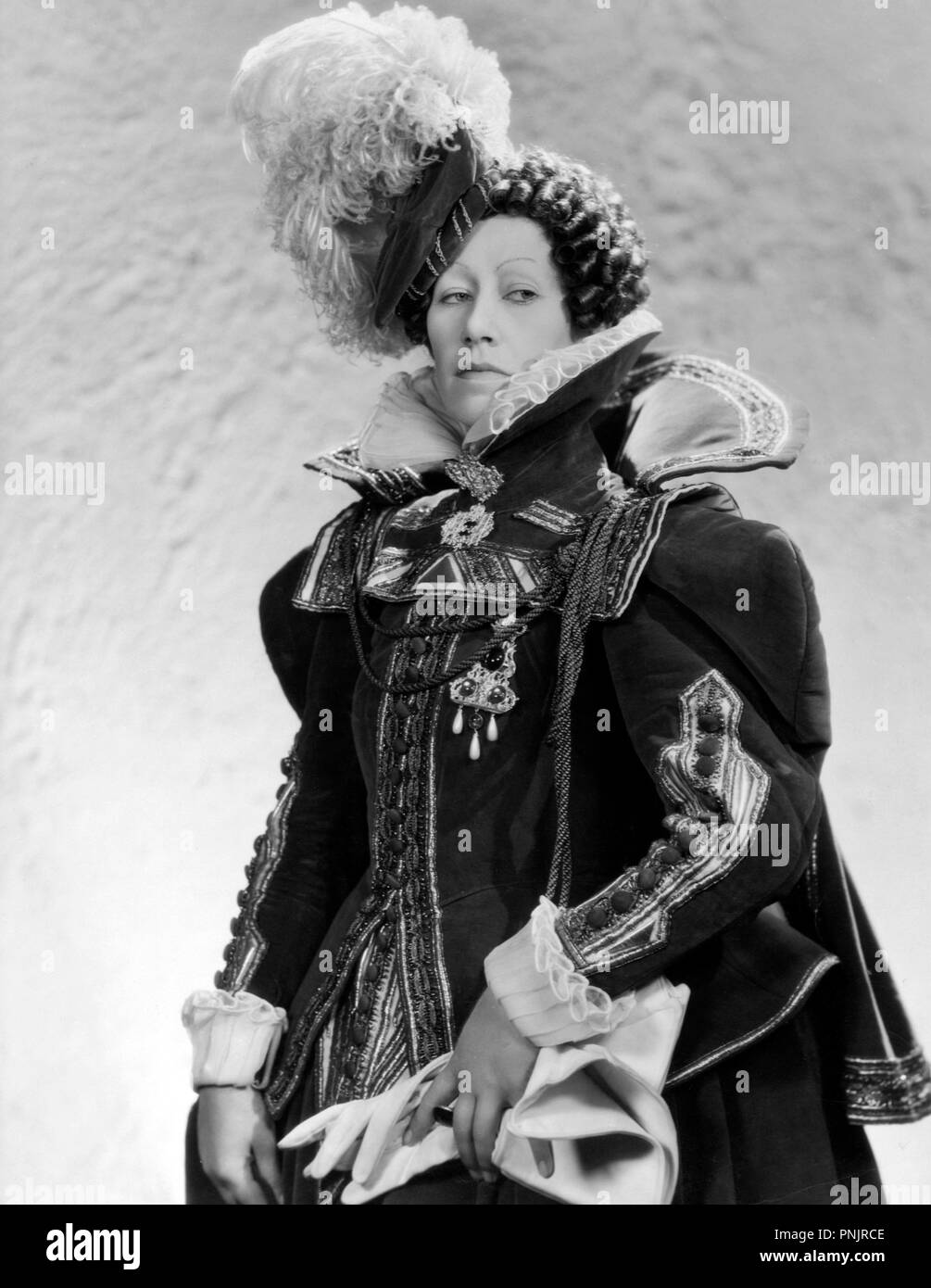 Flora robson as queen elizabeth hi-res stock photography and images - Alamy
