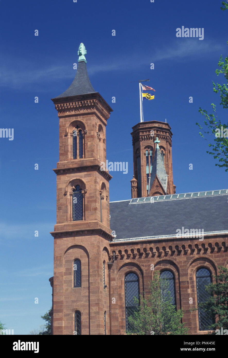 The smithsonian castle hi-res stock photography and images - Alamy