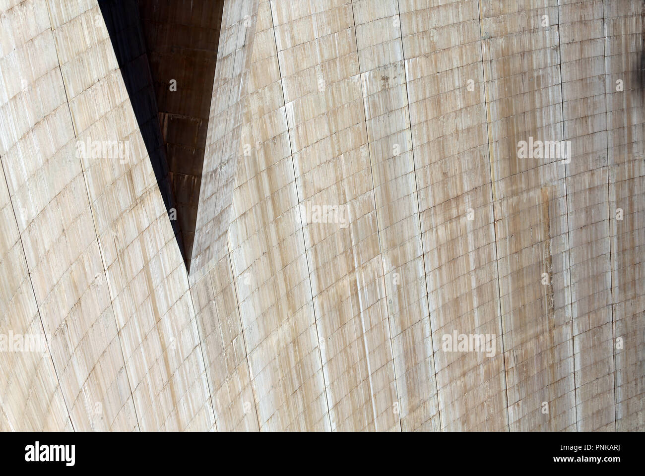 detail of backside of arch gravity concrete dam Stock Photo - Alamy