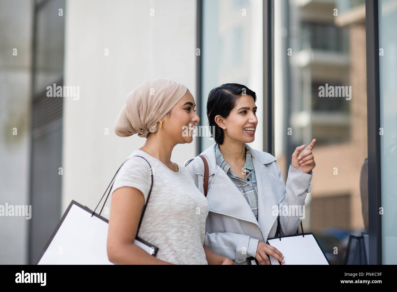 Retail shopping luxury woman hi-res stock photography and images - Alamy