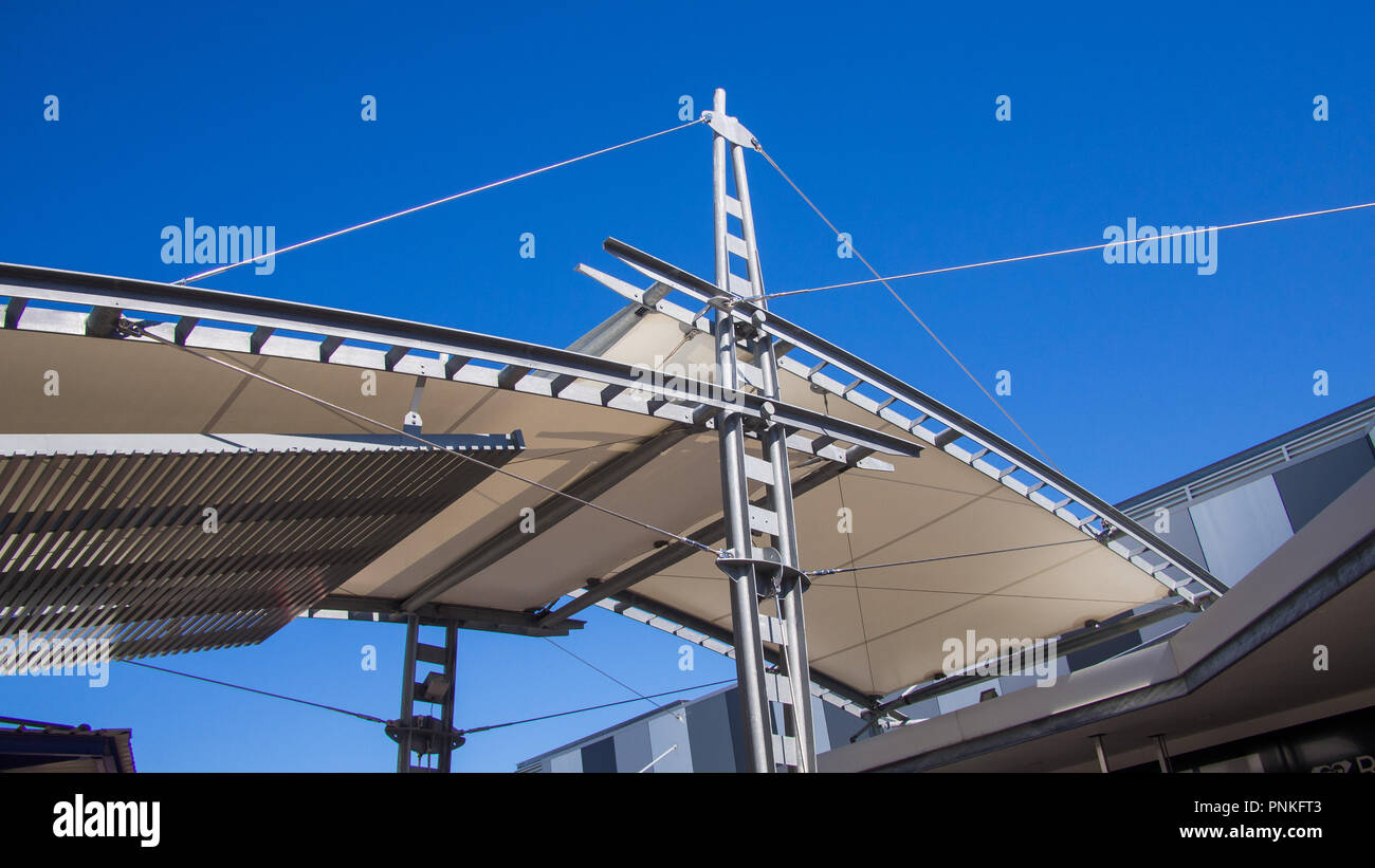 Wire pergola hi-res stock photography and images - Alamy