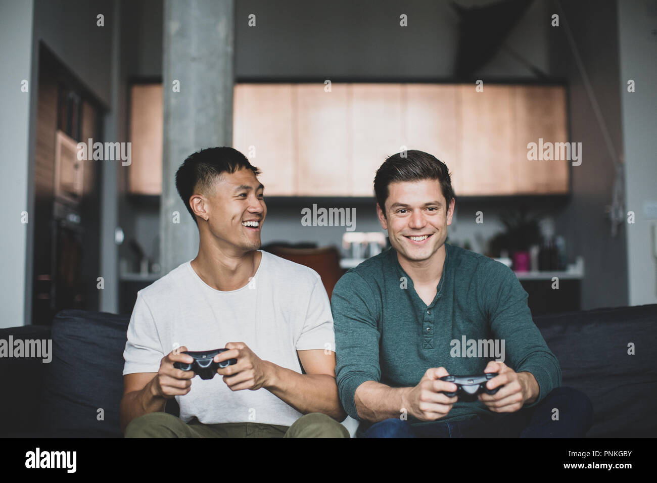 Friends playing console games home hi-res stock photography and images ...
