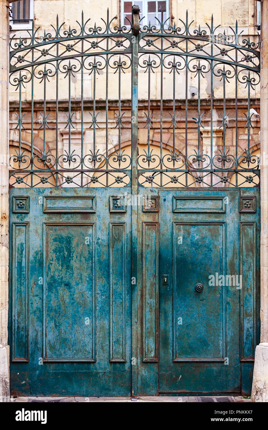 Ancient gates in the city Stock Photo - Alamy