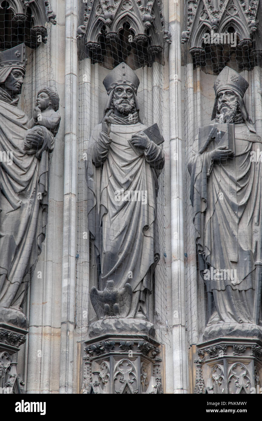 Tallest statues world hi-res stock photography and images - Alamy