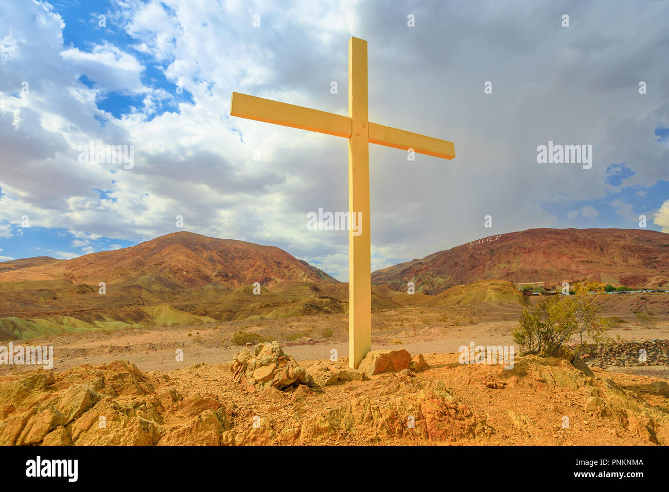 Cross in Calico Ghost Town Cemetery dating back to 1890.The mining town ...