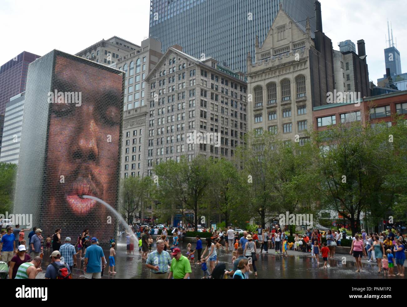 Chicago millenium park monument hi-res stock photography and images - Alamy