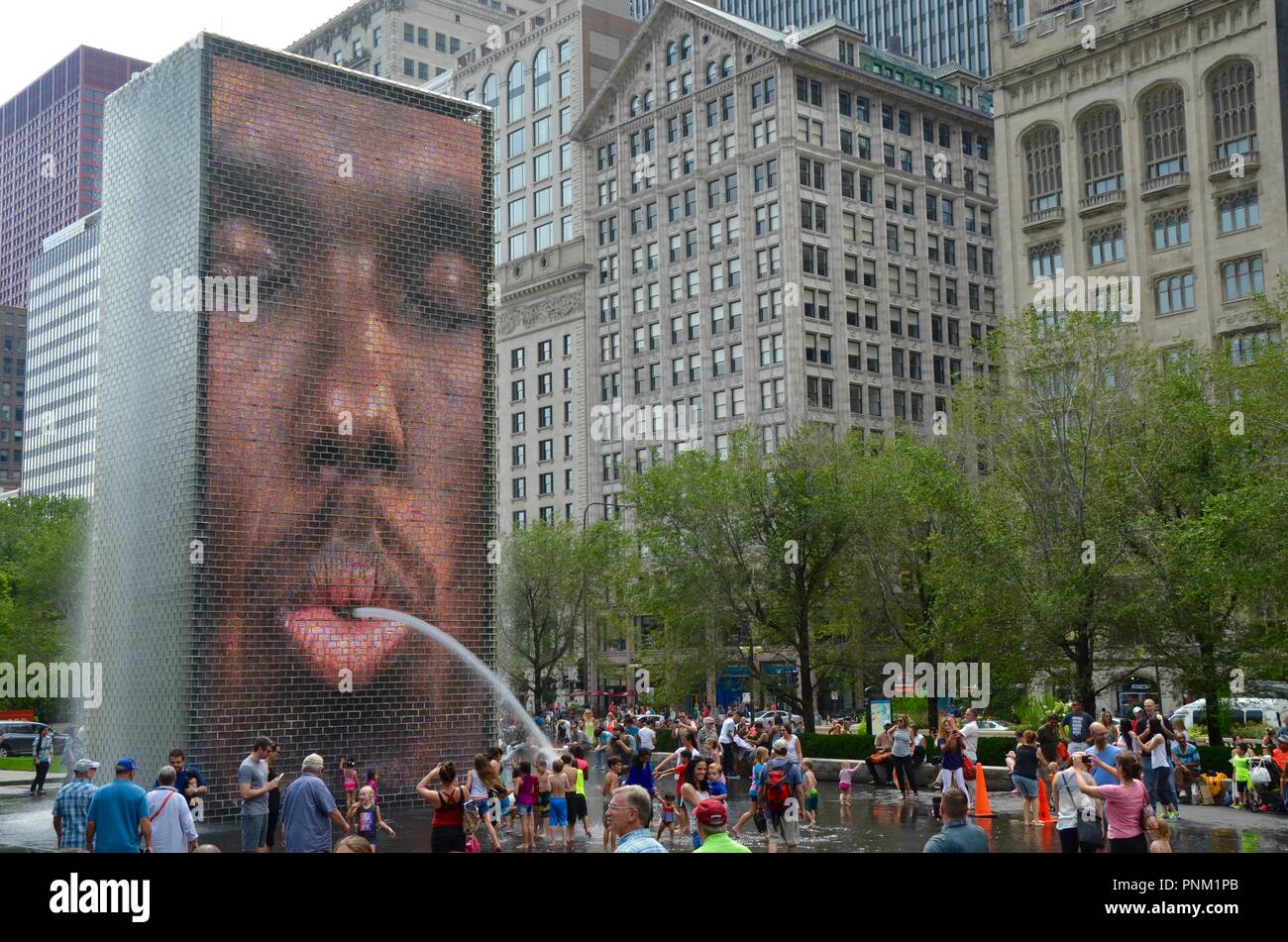 Chicago millenium park monument hi-res stock photography and images - Alamy