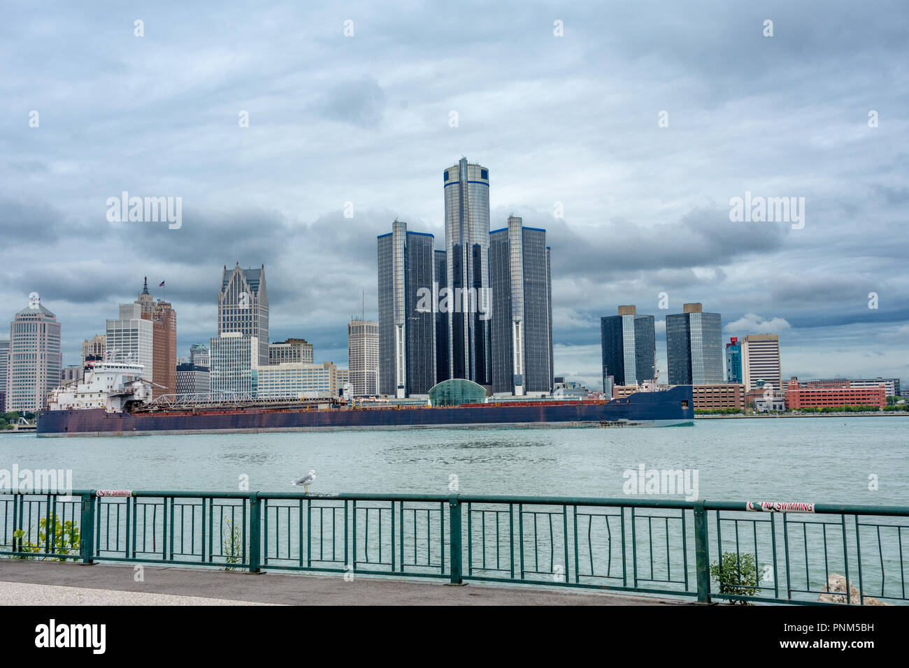 Detroit skyline gm renaissance center hi-res stock photography and ...