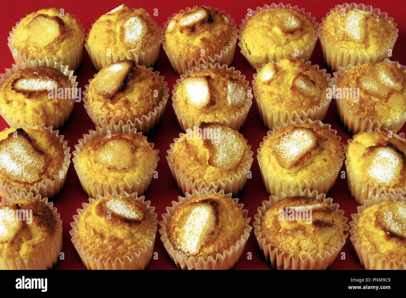 Mini muffin pan hi-res stock photography and images - Alamy