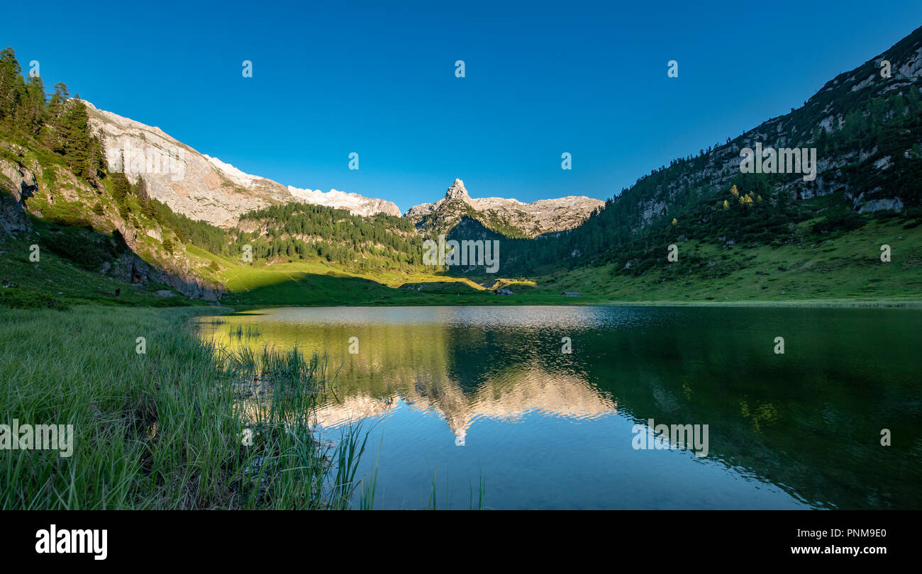 Schottmalhorn reflected in lake Funtensee at sunset, Steinernes Meer ...