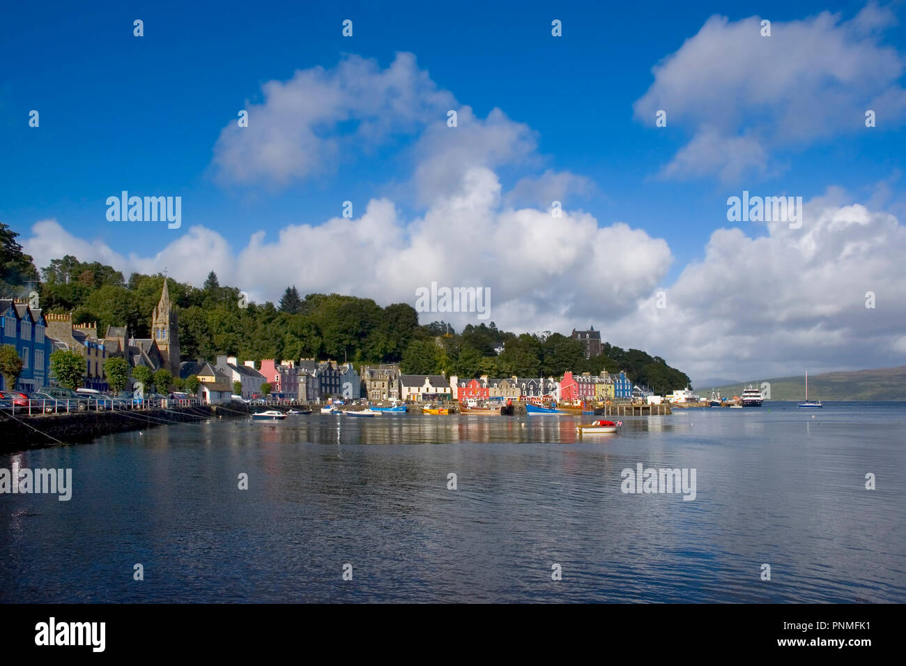 Island tobermory balamory port uk hi-res stock photography and images ...
