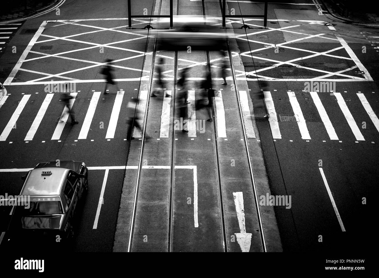 Pedestrians crossing the busy street on Hong Kong Stock Photo - Alamy