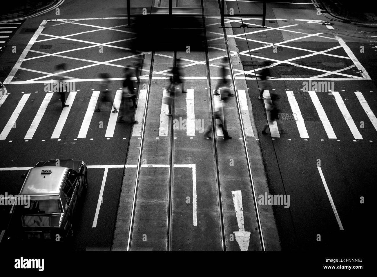 Pedestrians crossing the busy street on Hong Kong Stock Photo - Alamy