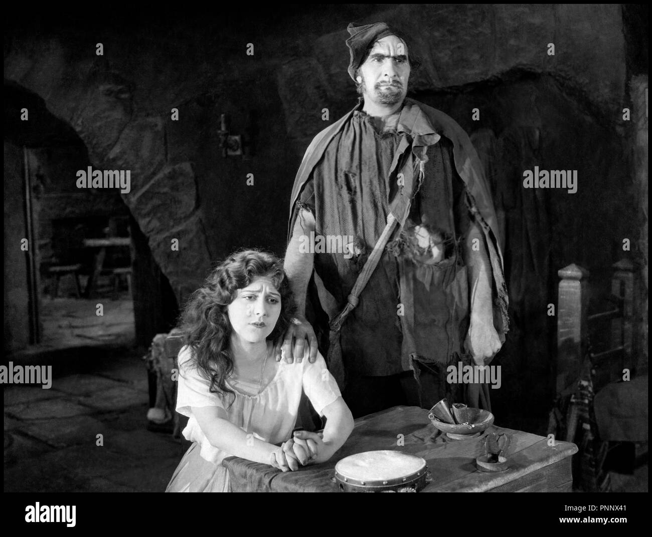 The Hunchback Of Notre Dame 1923 Stock Photos & The Hunchback Of Notre ...