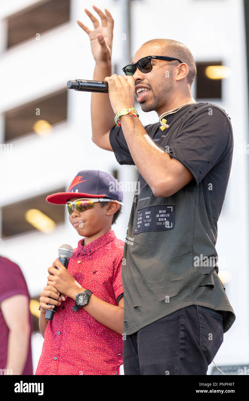 Las Vegas, Nevada, USA. 21st Sep, 2018. MIKE XAVIER (R) with his son ...