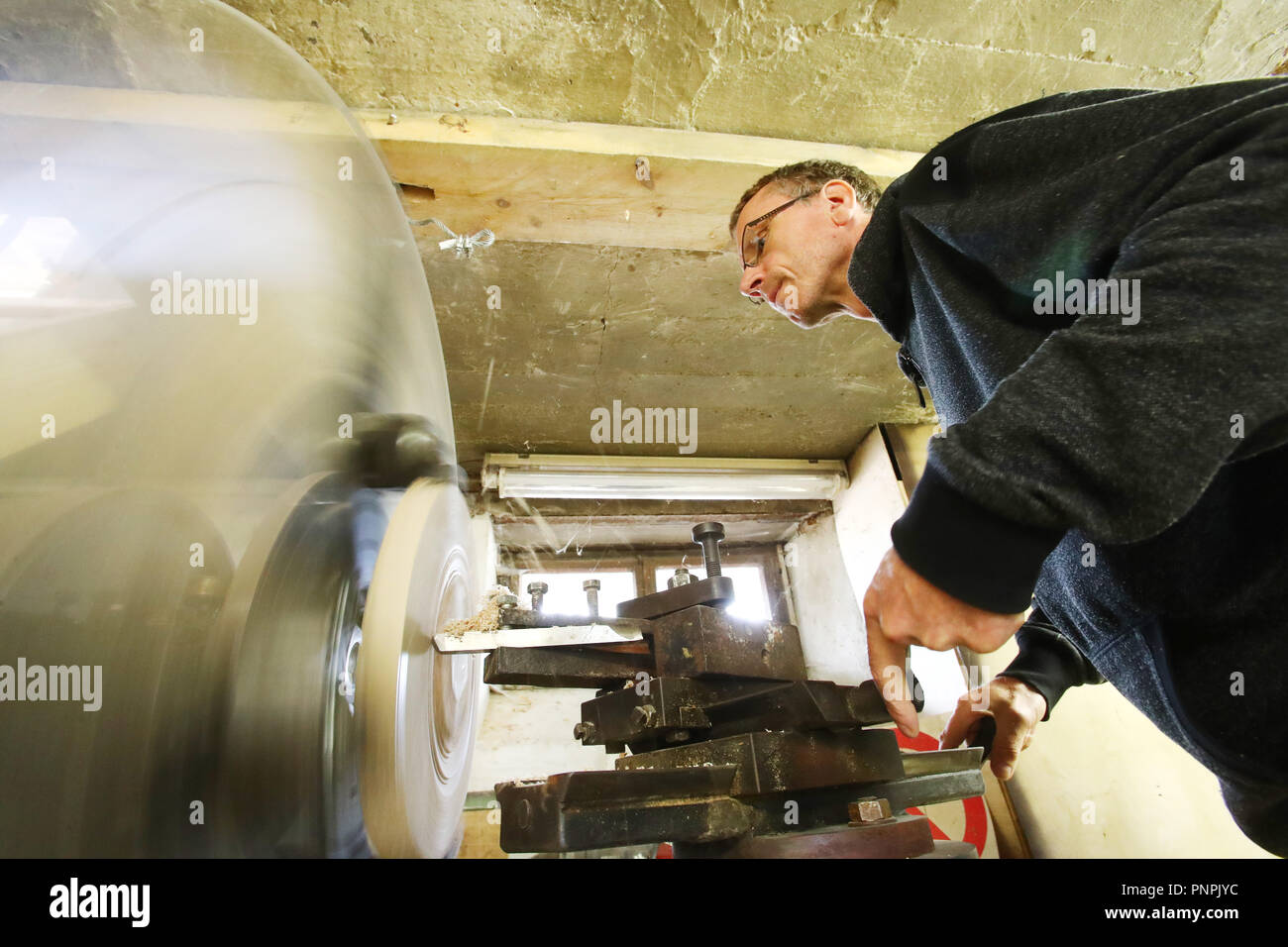 Jena, Thuringia, Germany. 22nd Sep, 2018. Moulder Robert Krainhöfner ...