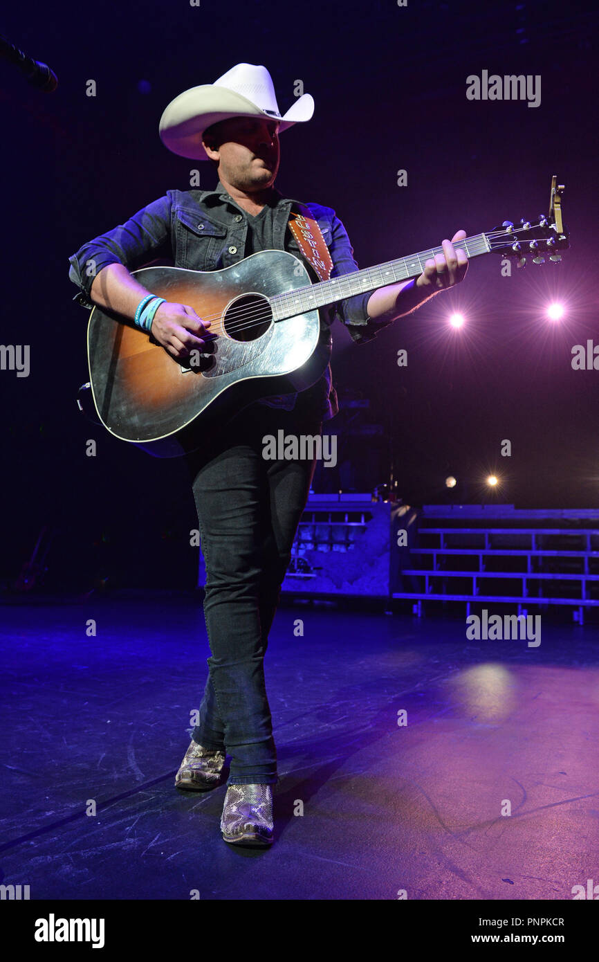 Justin moore concert hi-res stock photography and images - Alamy