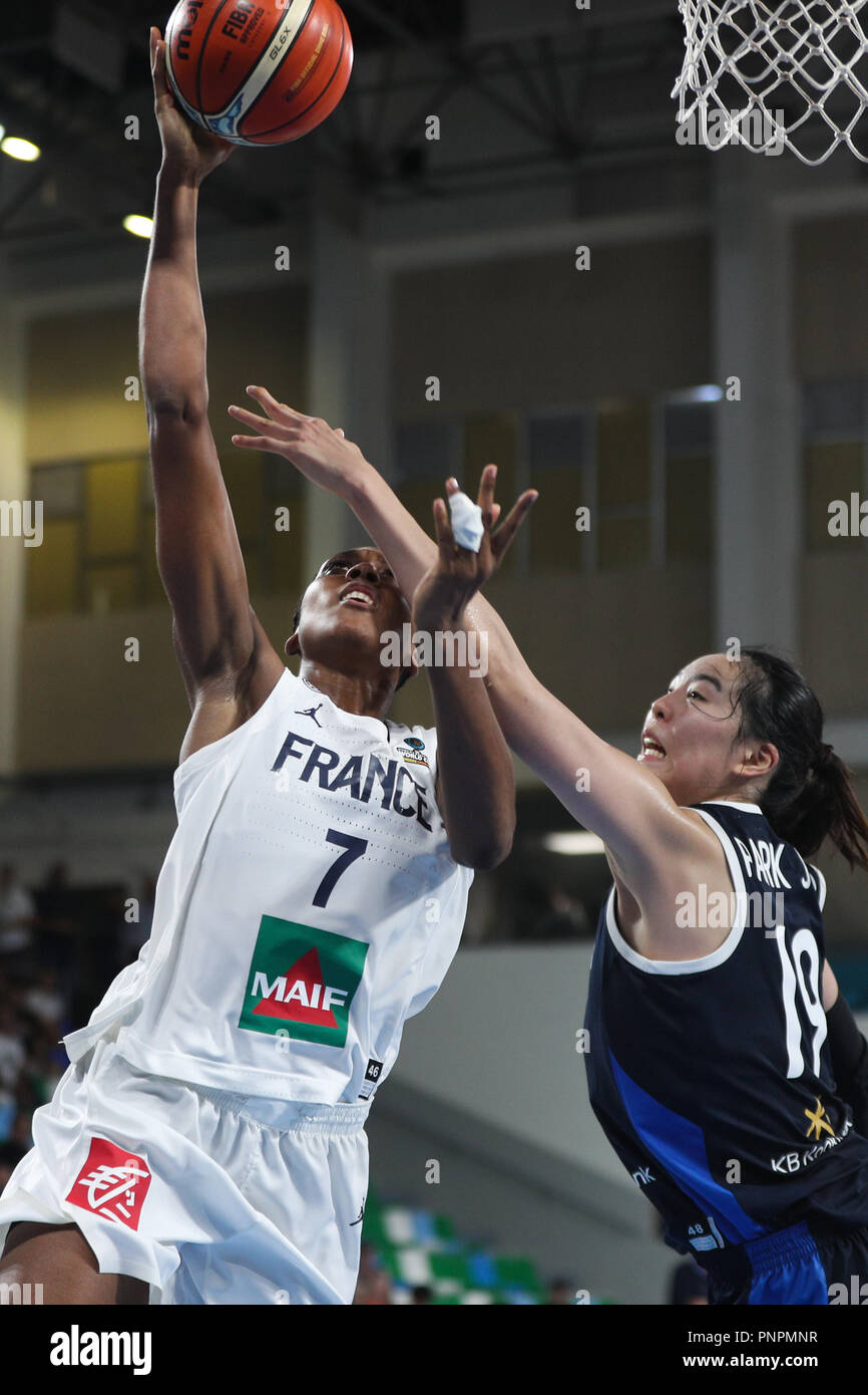Sandrine gruda basketball hi-res stock photography and images - Alamy