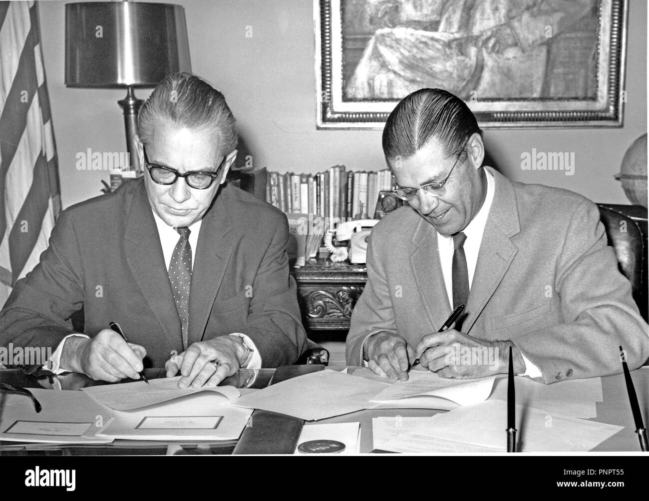 Robert mcnamara vietnam hi-res stock photography and images - Alamy