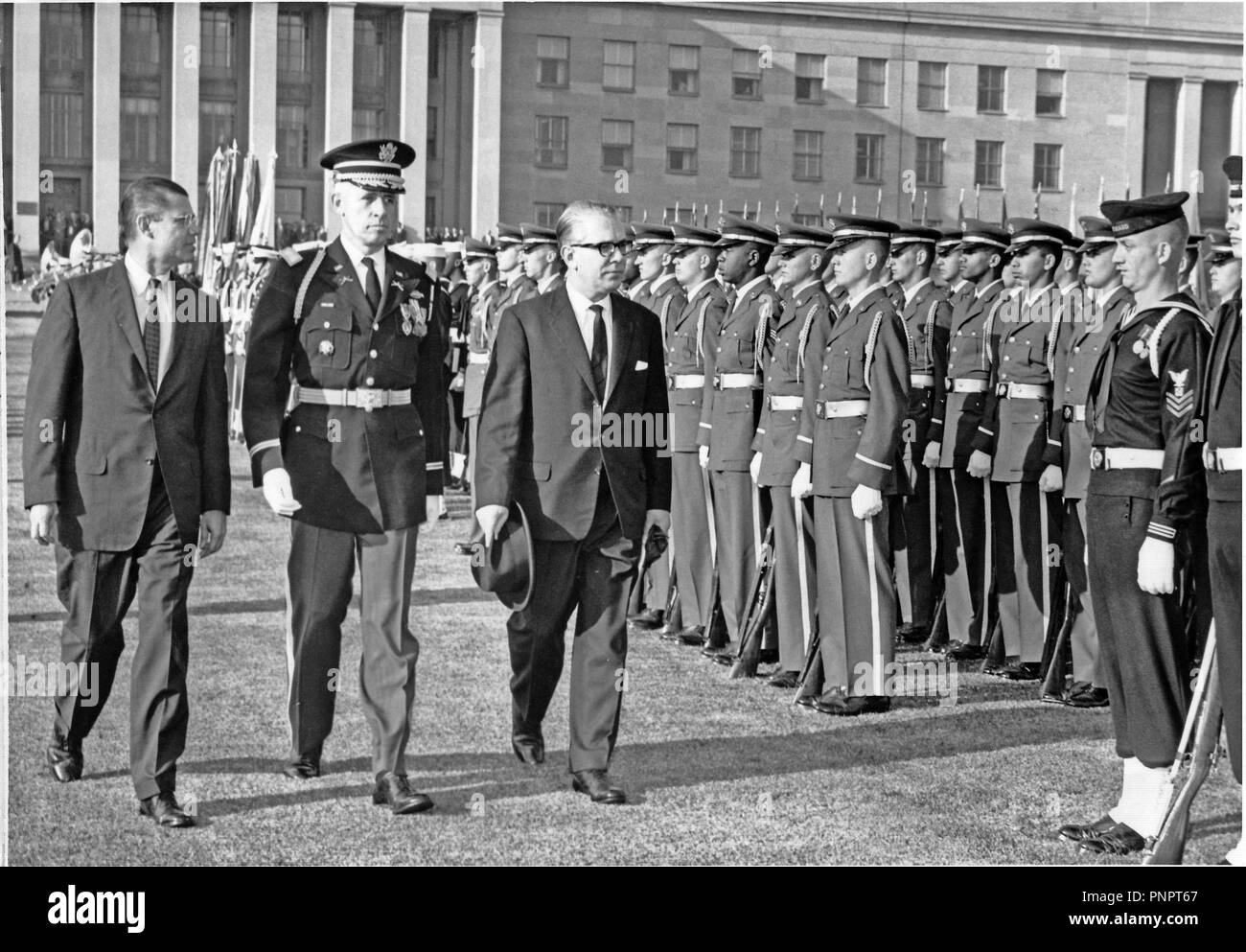 1964 robert s mcnamara hi-res stock photography and images - Alamy
