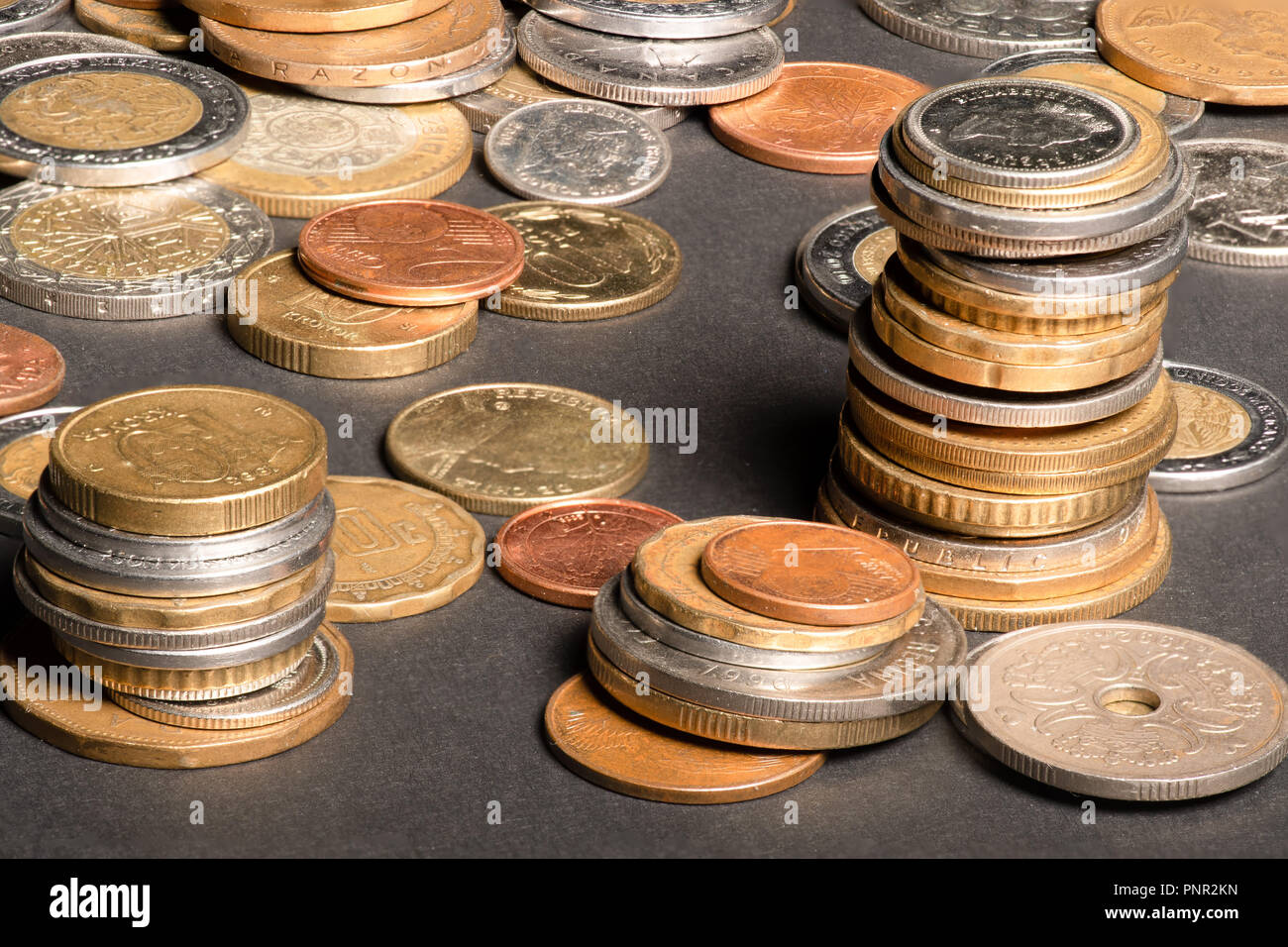 Scattered money table hi-res stock photography and images - Alamy