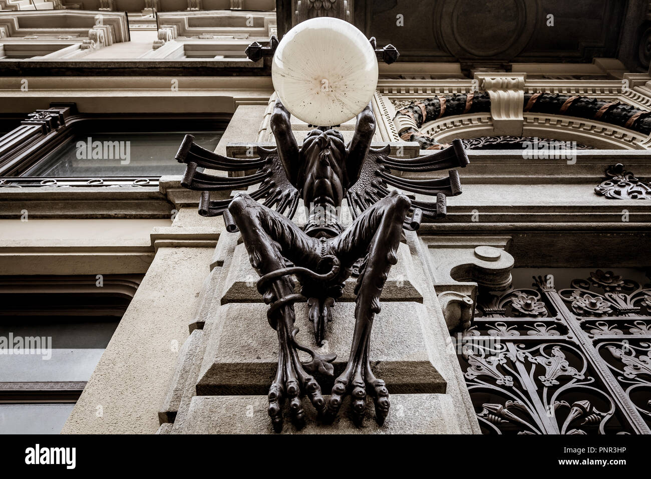Giant gargoyle lamp hi-res stock photography and images - Alamy