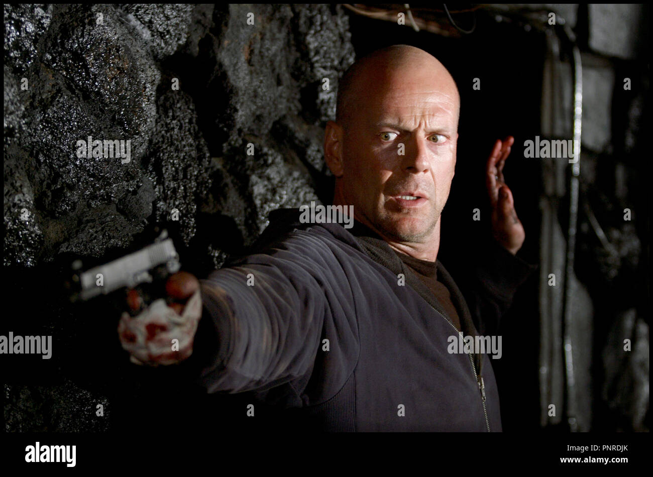 Bruce Willis Hostage 2005 Stock Photos & Bruce Willis Hostage 2005 Stock Images - Alamy