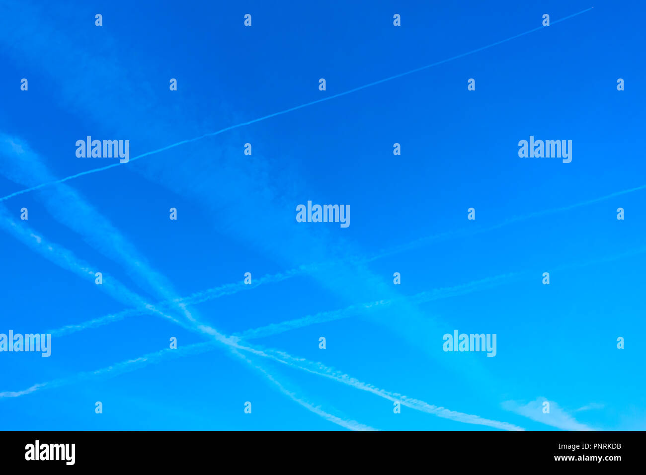 Aircraft wing sky contrail hi-res stock photography and images - Alamy