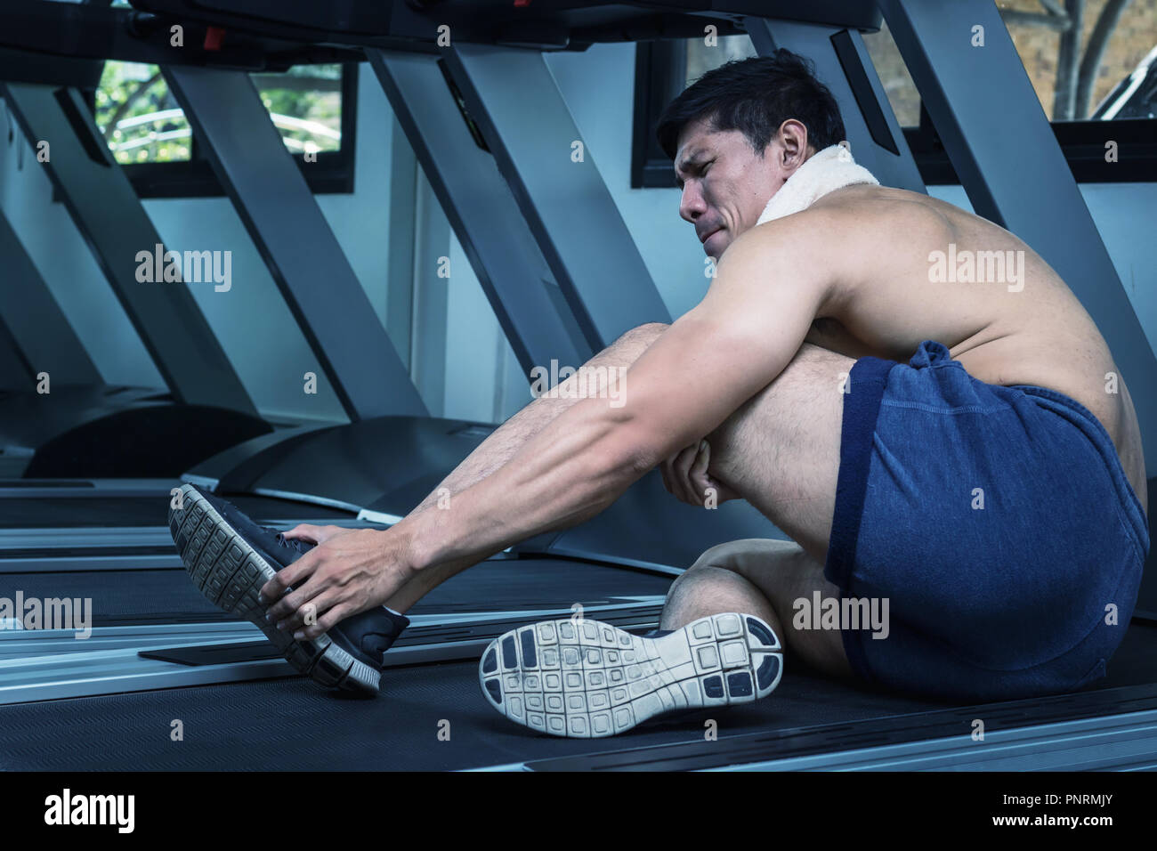 Thigh pain man hi-res stock photography and images - Alamy