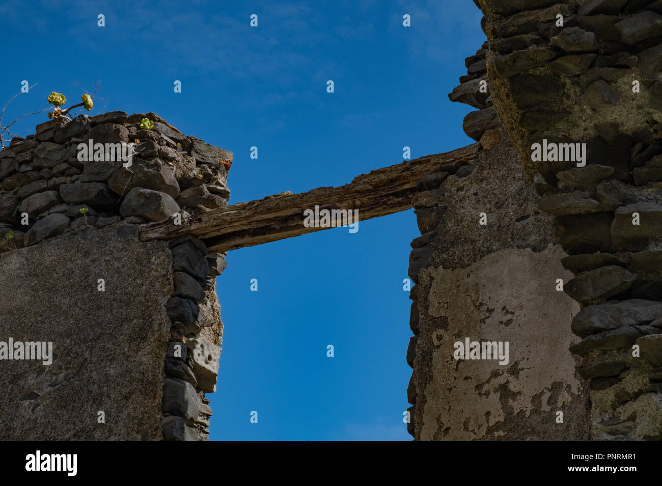 Old ruins beach hi-res stock photography and images - Alamy