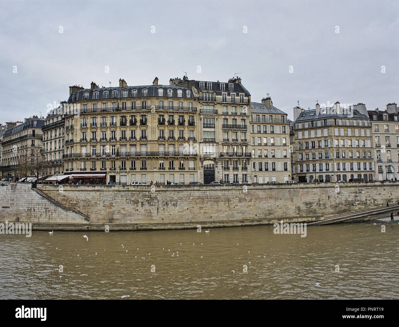 Paris skyline backdrop hi-res stock photography and images - Alamy