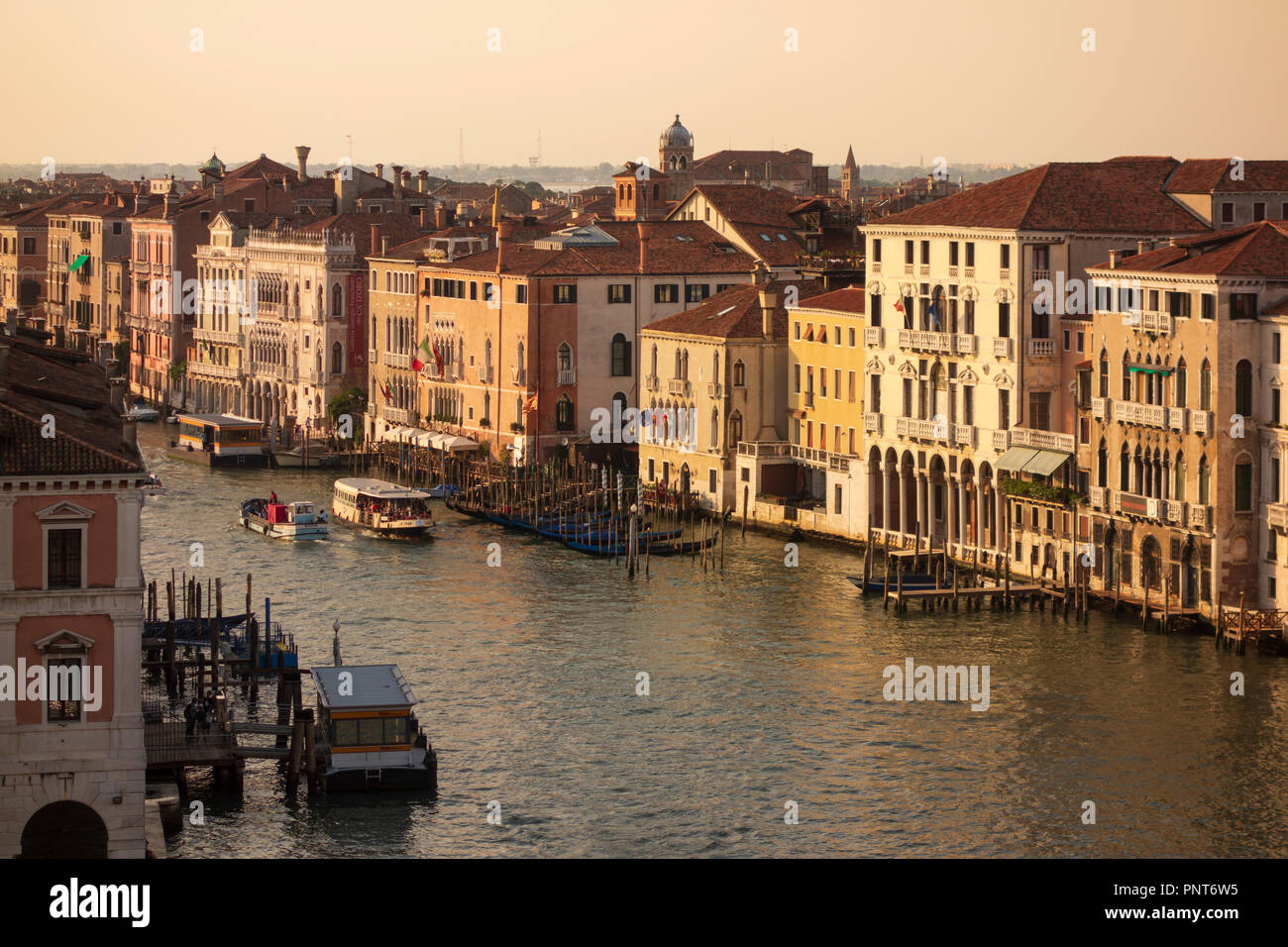T Fondaco Dei Tedeschi Stock Photos & T Fondaco Dei Tedeschi Stock ...