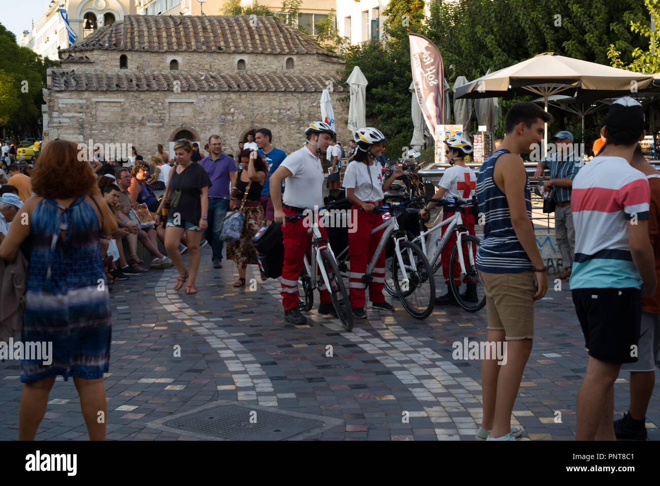 Red Cross Volunteers High Resolution Stock Photography and Images - Alamy