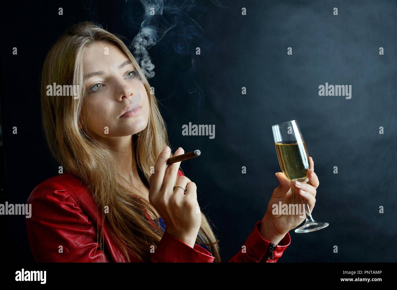 Young woman smoking and drinking hi-res stock photography and images ...