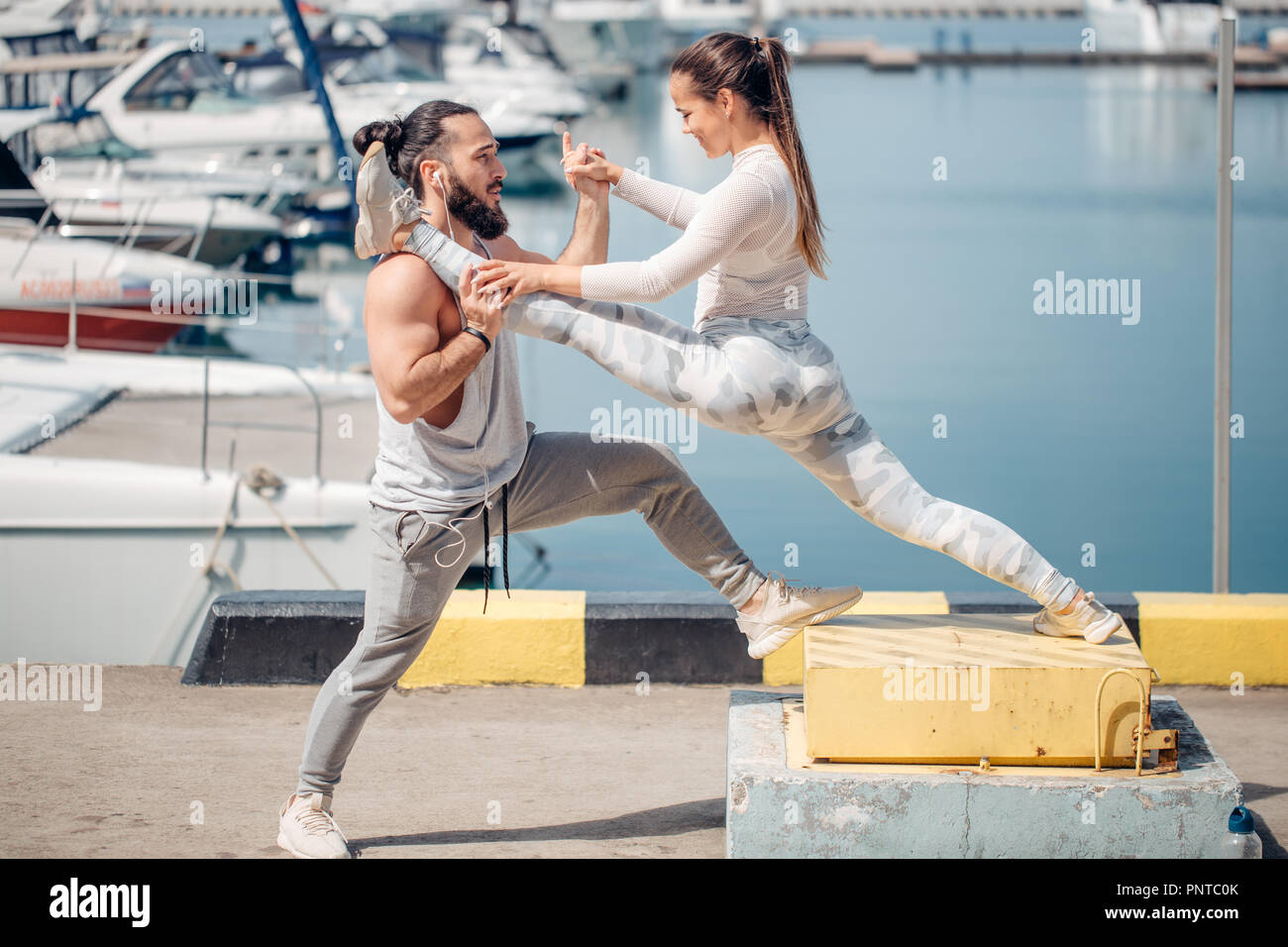 Male coach helping young hi-res stock photography and images - Alamy
