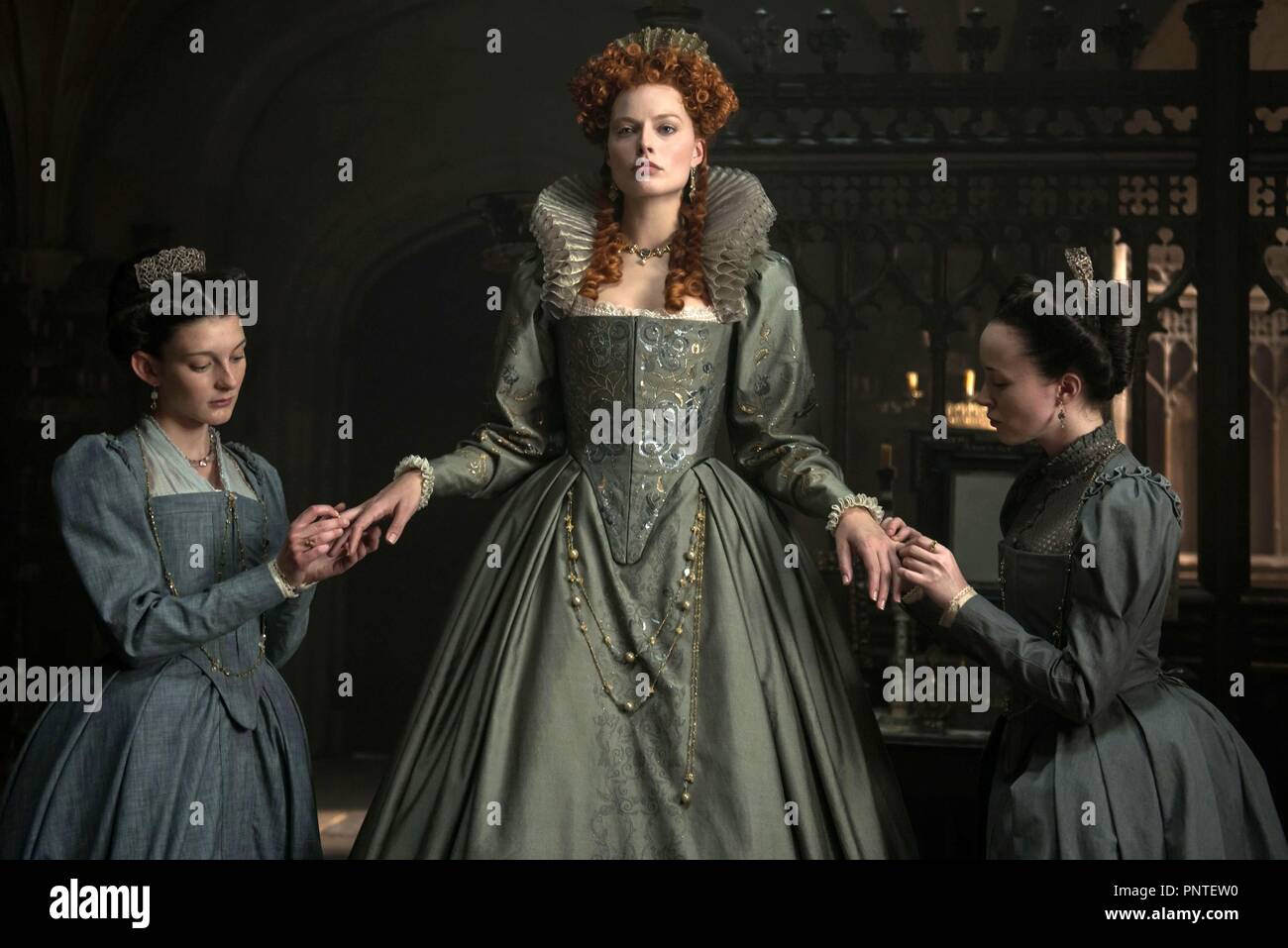 Margot robbie mary queen of scots hi-res stock photography and images ...