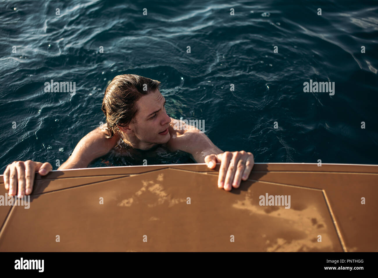 Man jumping into sea from boat hi-res stock photography and images - Alamy