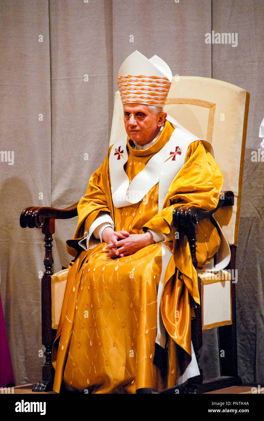 Pope benedict 16 hi-res stock photography and images - Alamy
