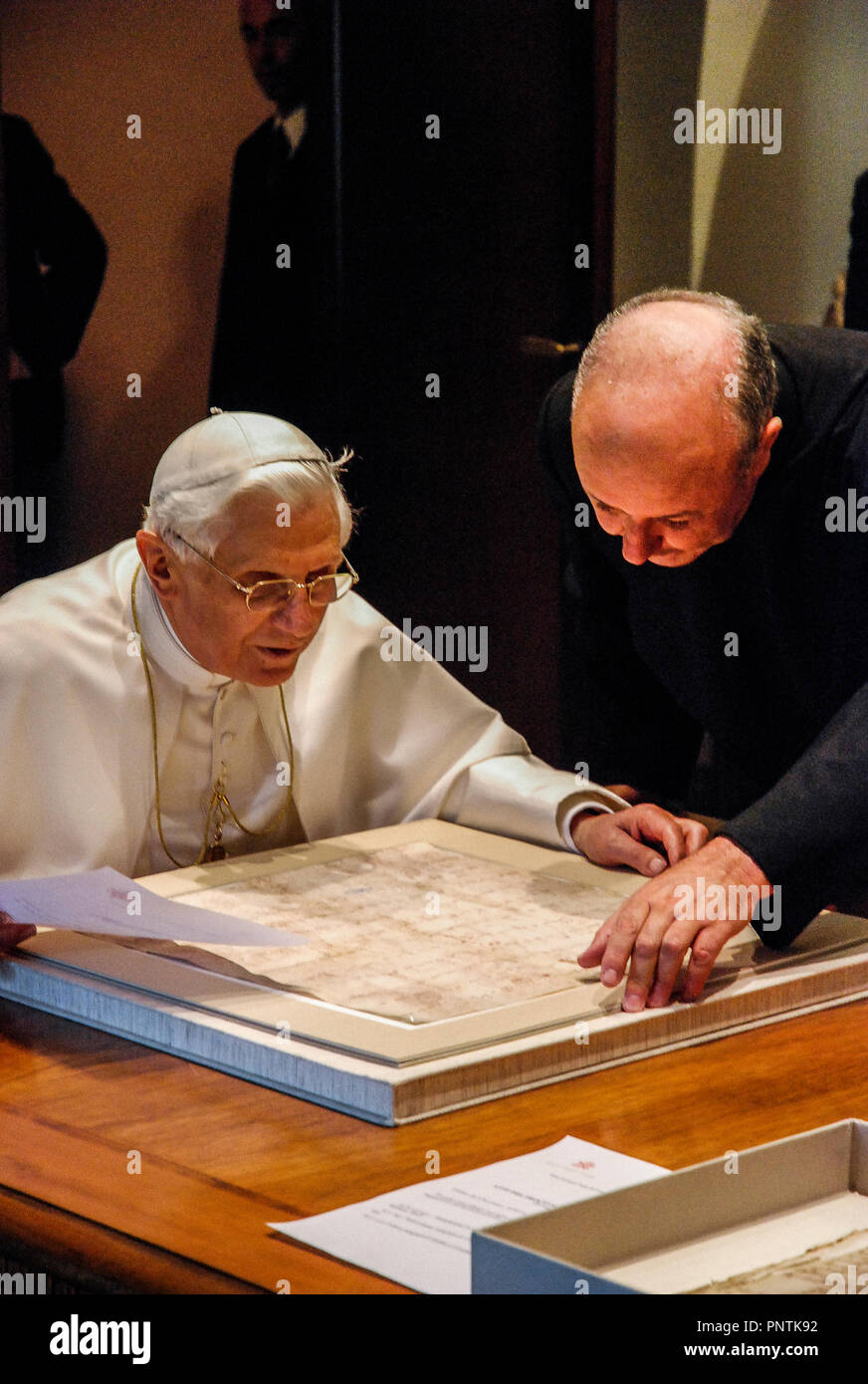 Pope Benedict XVi VISIT TO THE VATICAN APOSTOLIC LIBRARY AND THE ...