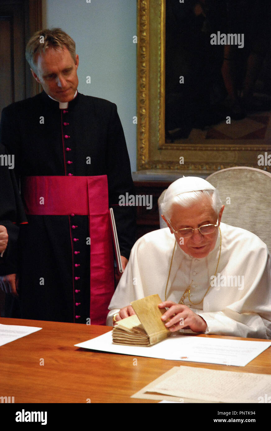 Pope Benedict XVi VISIT TO THE VATICAN APOSTOLIC LIBRARY AND THE ...