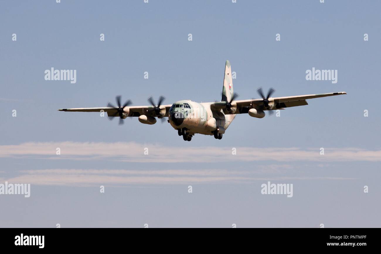 Royal Air Force of Oman Lockheed Martin C-130J Hercules landing at RAF ...