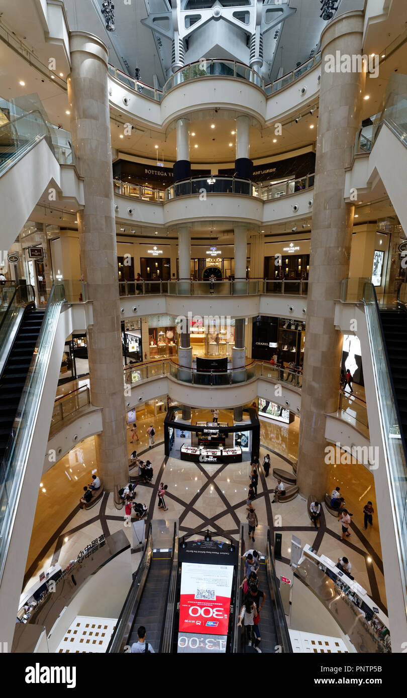 Taipei 101 Shopping Mall Stock Photo - Alamy