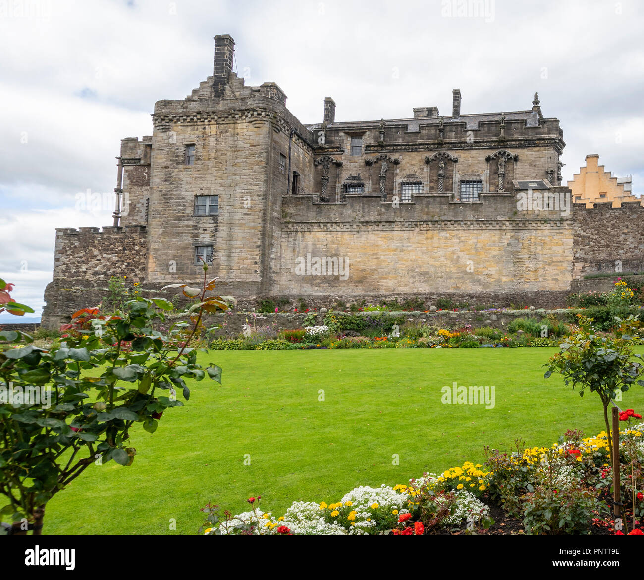 Queen anne garden stirling castle hi-res stock photography and images ...