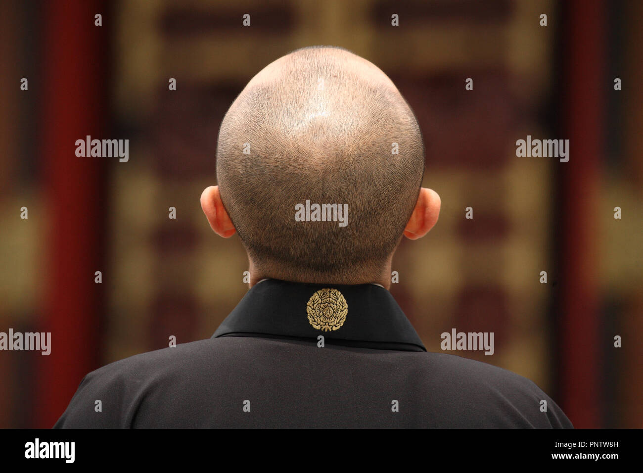 Head of Japanese monk from behind in front of a shrine Stock Photo - Alamy