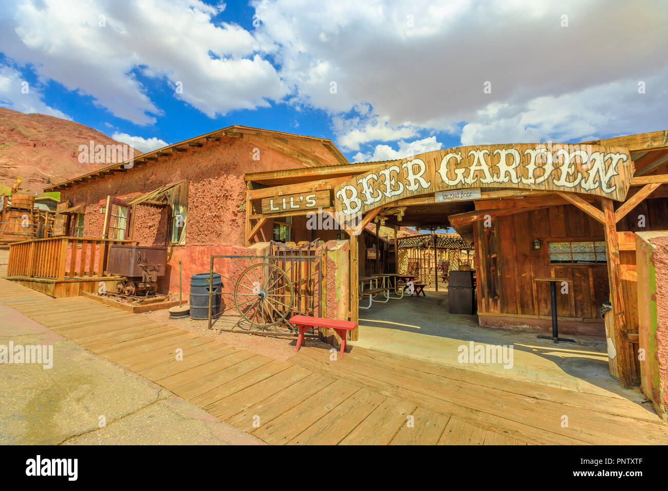 Cowboy saloon hi-res stock photography and images - Alamy