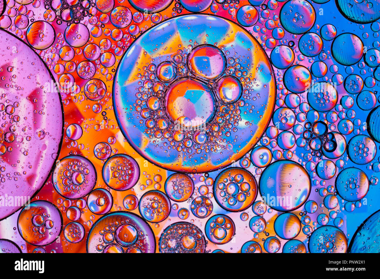 Oil and water bubbles hi-res stock photography and images - Alamy
