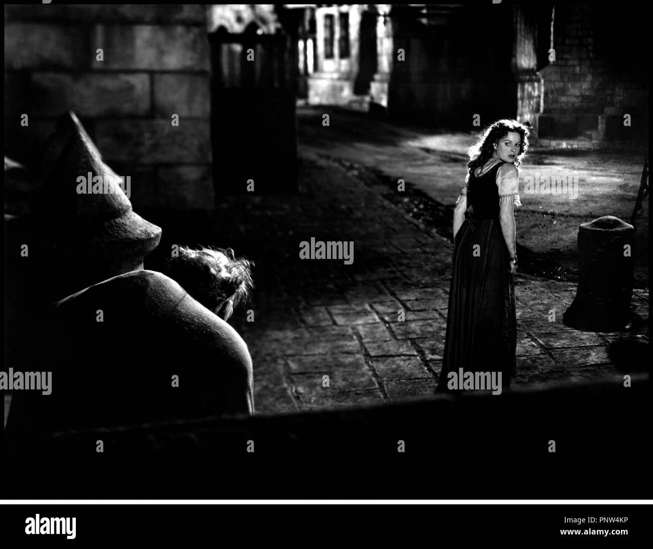 Charles Laughton Hunchback Stock Photos & Charles Laughton Hunchback ...