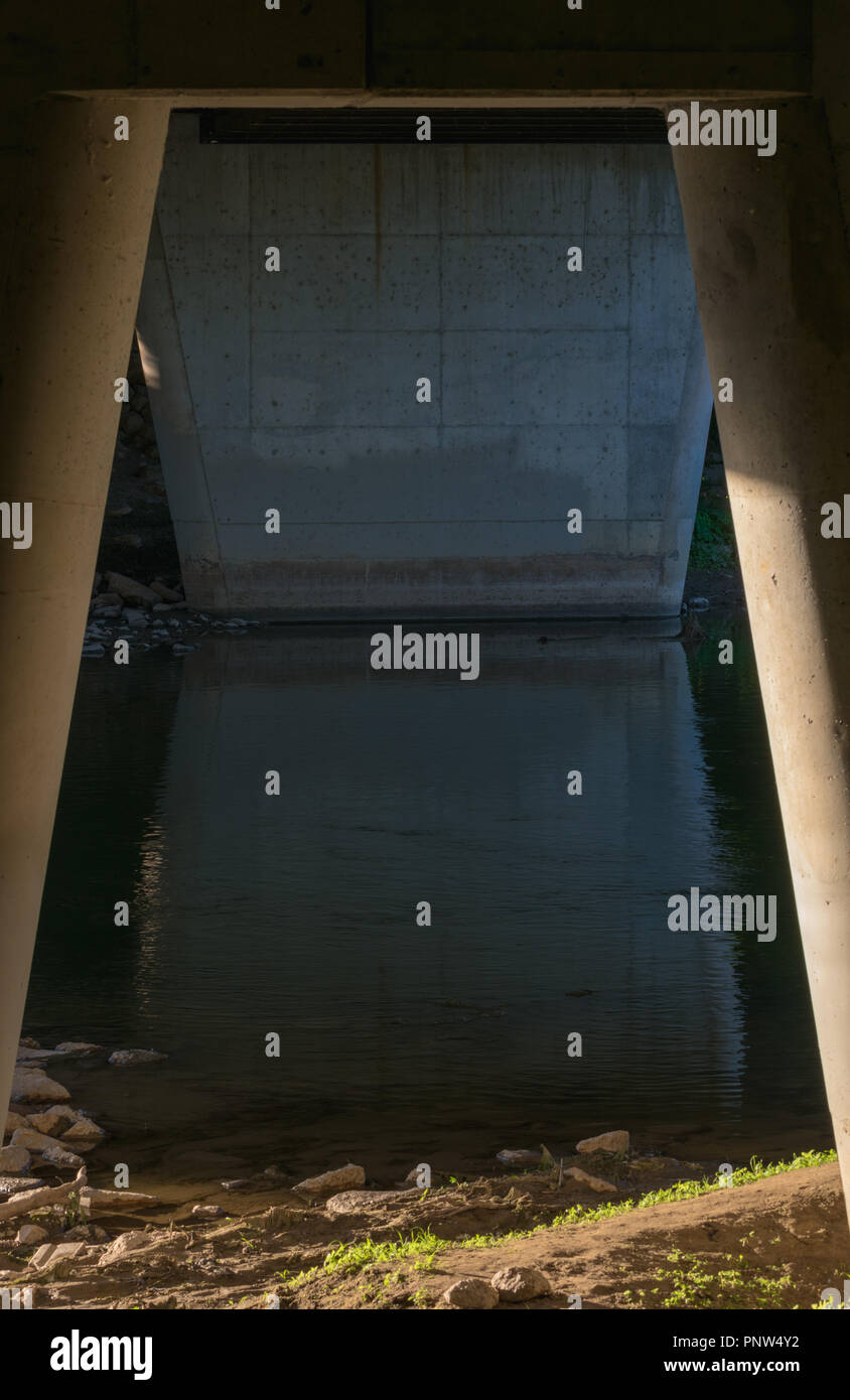 Support pillars of a bridge hi-res stock photography and images - Alamy