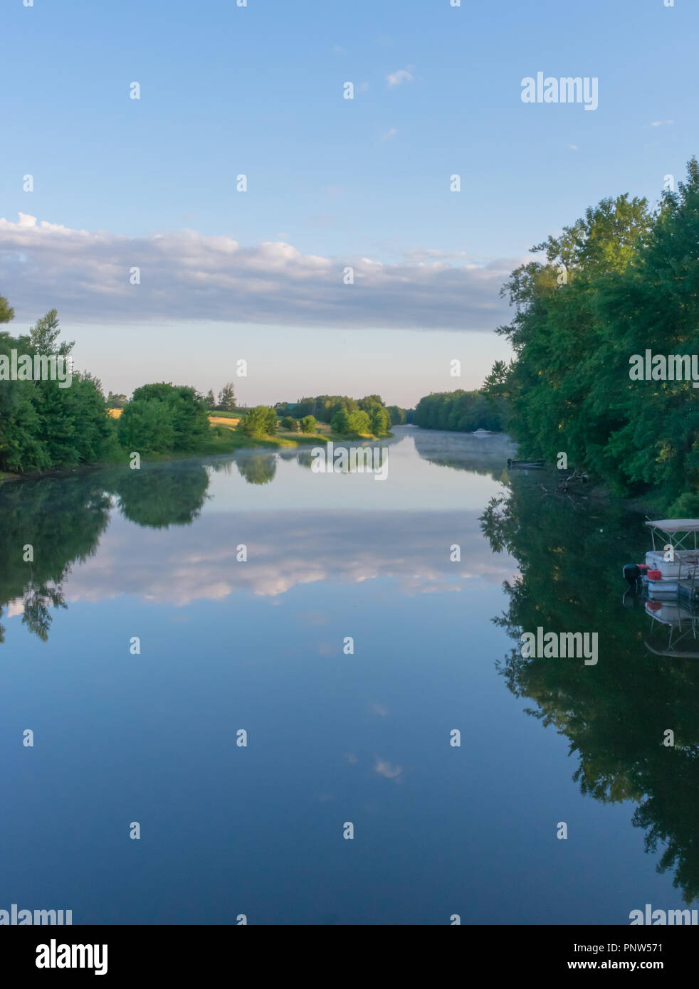 New york above clouds hi-res stock photography and images - Alamy