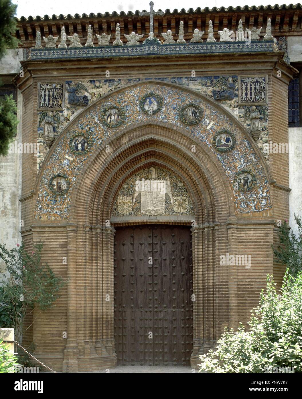 Arco apuntado hi-res stock photography and images - Alamy